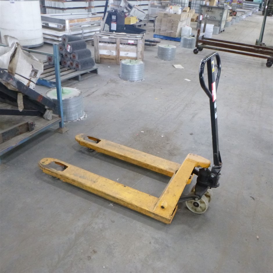 Hand pump pallet truck 250kg Auction (0059-3030991) | Grays Australia