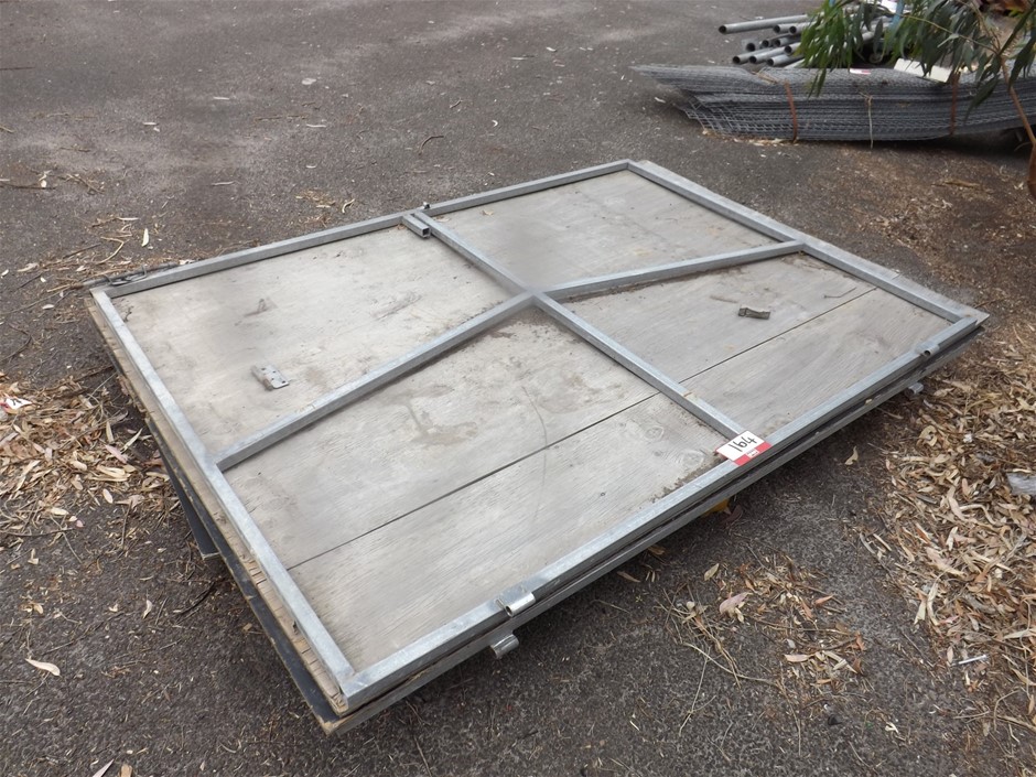 Galvanized box steel gates with wood covering Auction (0164-3030991 ...