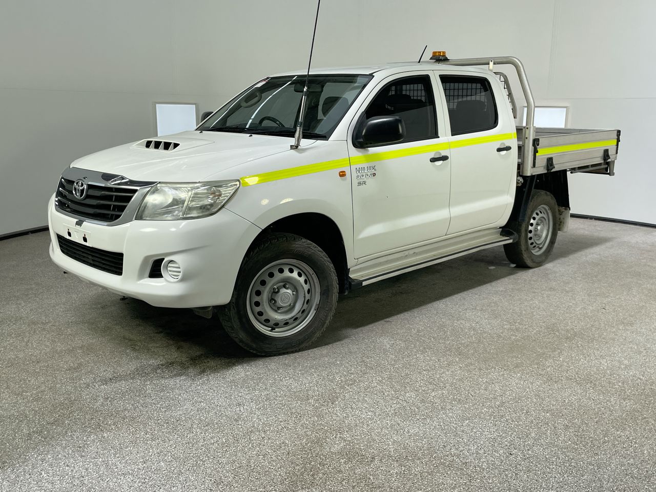 2015 Toyota Hilux 4x4 SR KUN26R Turbo Diesel Automatic Crew Cab Chassis ...