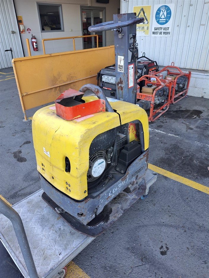 DYNAPAC LG300 Plate Compactor Reversible 285kg Diesel Auction (0019 ...