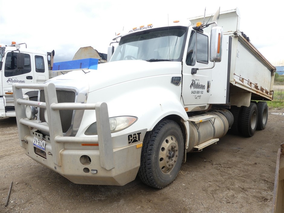 2010 Caterpillar CT700 Series Tipper Truck And Trailer Combo Auction ...