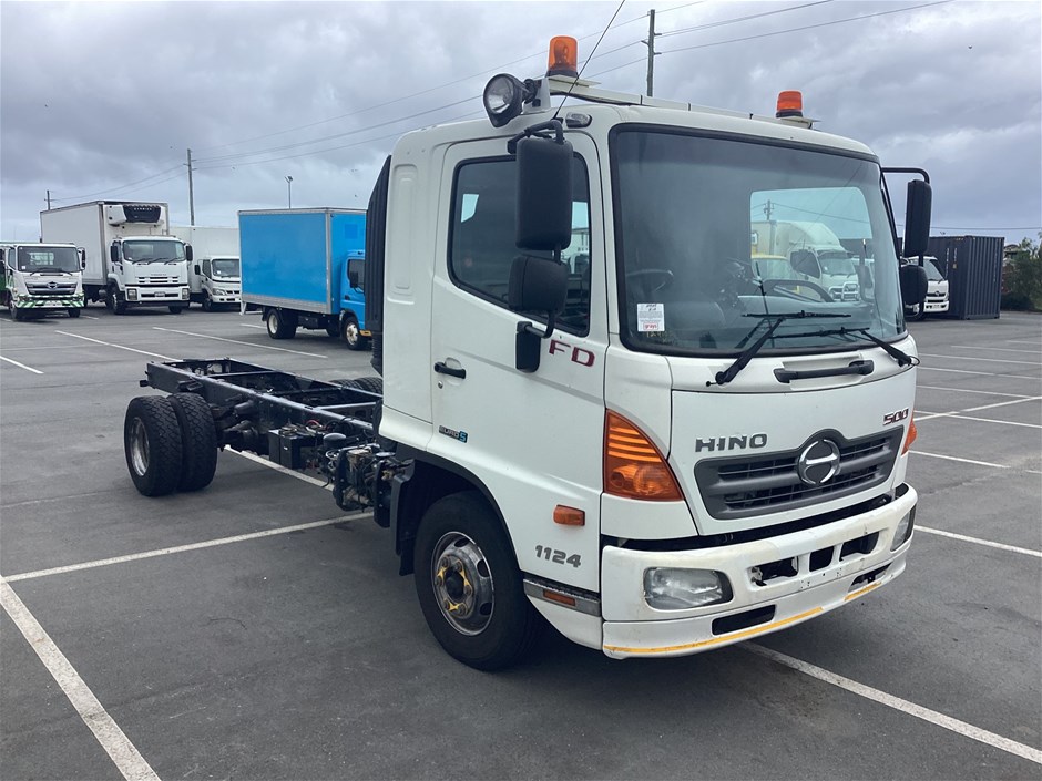 2012 HINO FD 4 x 2 Cab Chassis Truck Auction (0001-7054963) | Grays ...