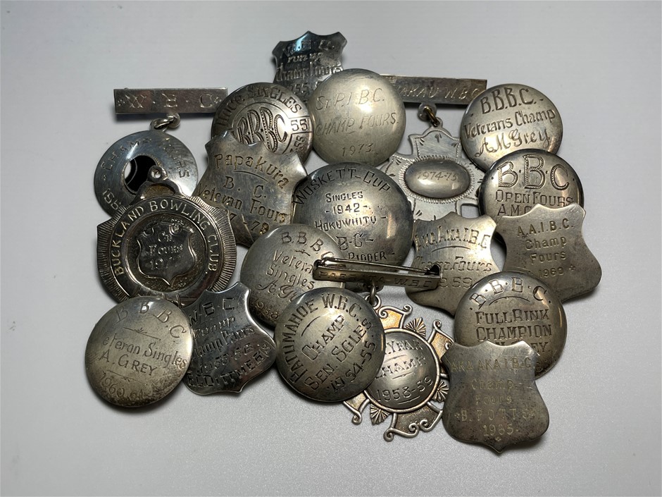 19 x Bowling Club prize badges, includes Aka Aka Indoor Bowling Club ...