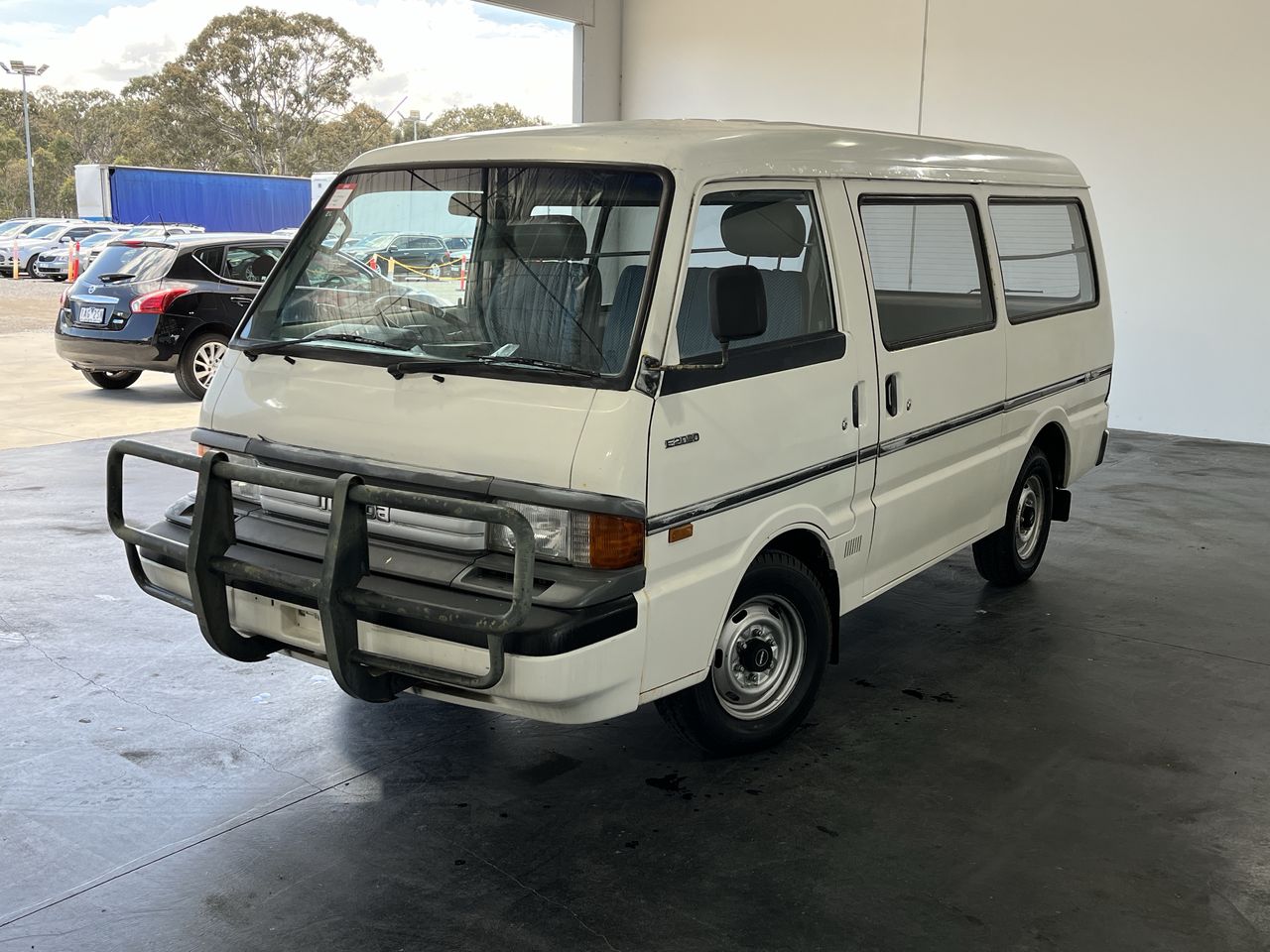 Mazda E2000 DELUXE COMPACT (MWB) Automatic Van Auction (0001-21040259 ...