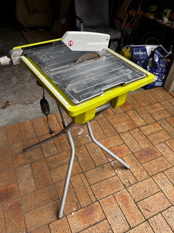 Ryobi Wet Tile Cutter with Folding Stand Auction (0056-5058610) | Grays ...