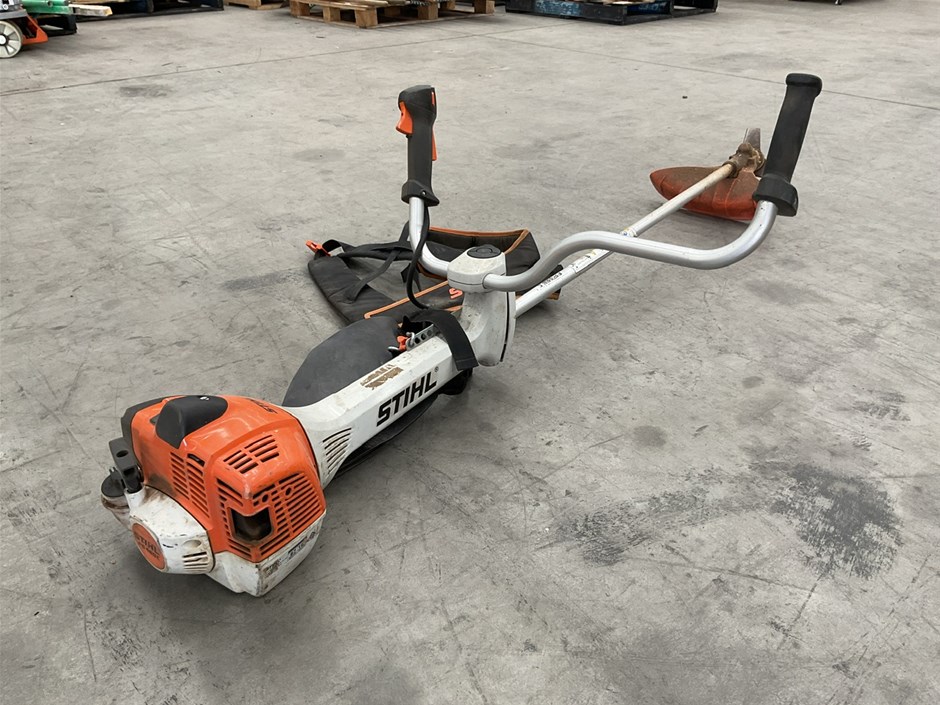 STIHL FS480C Brushcutter with Blade Attachment and Harness Auction ...