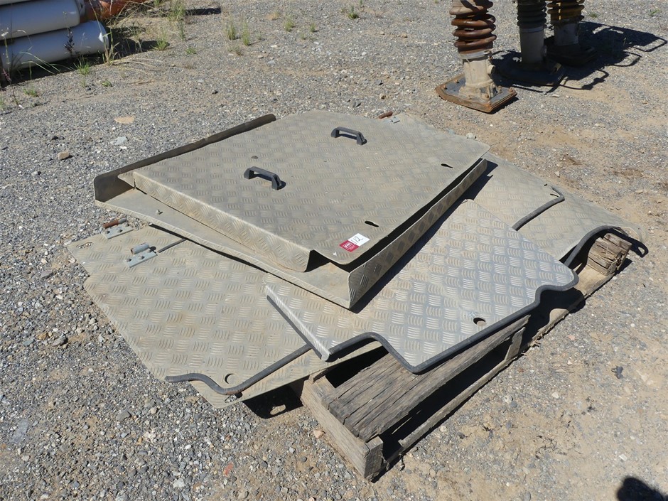 Excavator Vandal Cover Panels Auction (0112-5058817) | Grays Australia