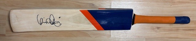 VIRAT KHOLI SIGNED FULL SIZED CRICKET BAT Auction (0002-2563578 ...