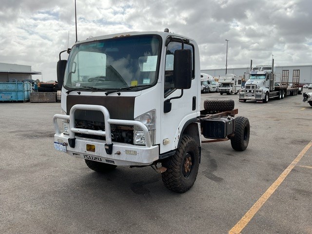 No Reserve 2009 ISUZU NH NP 4x4 Cab Chassis Truck