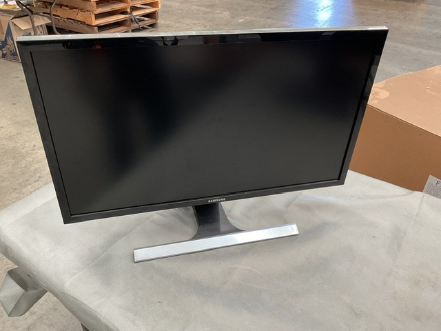 SAMSUNG Computer Display Unit Auction (0002-9058385) | Grays Australia