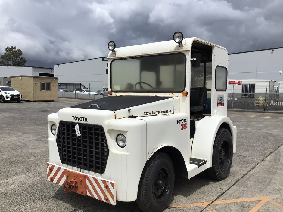 1997 Toyota 2TG35 Tow Tug / Towing Truck Auction (0047-5059841) | Grays ...