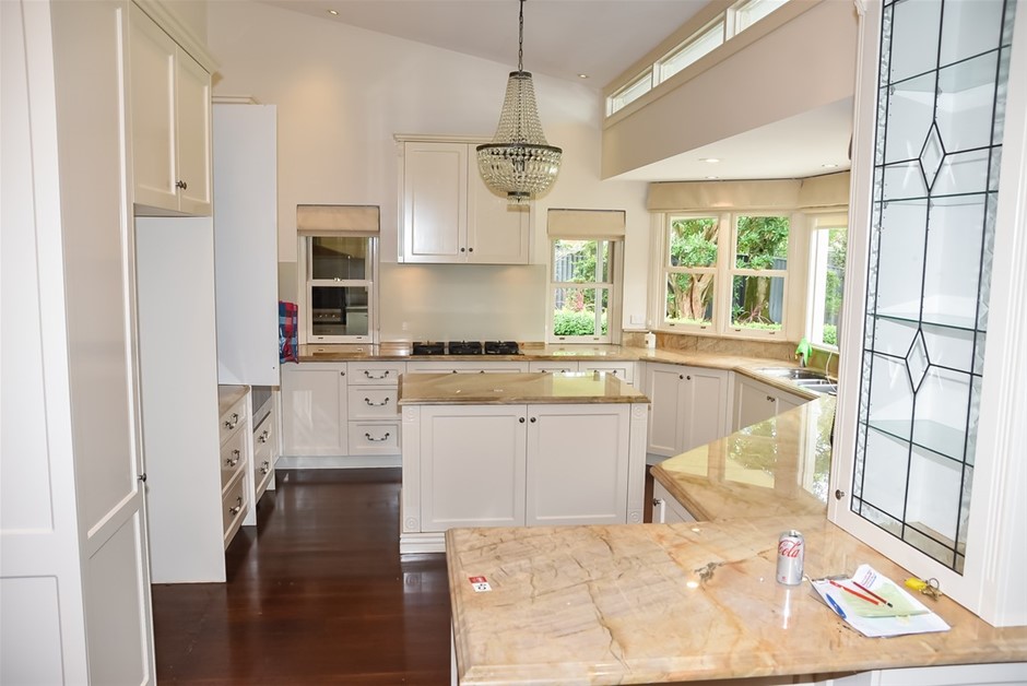 Entire Kitchen & Contents Auction (0090-5058771) | Grays Australia