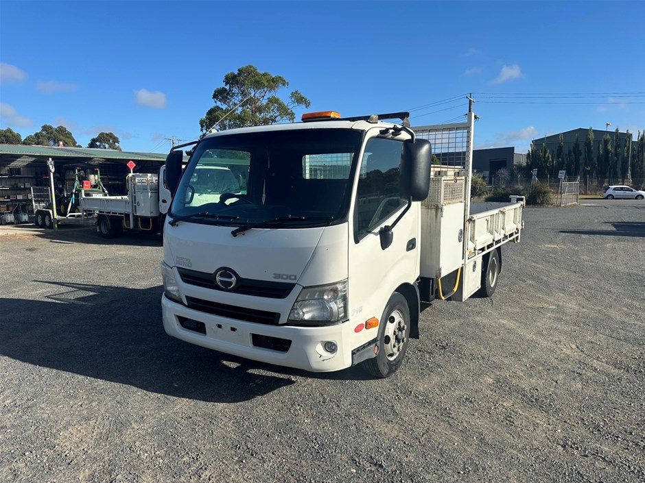 2013 Hino 300 4 x 2 Tipper Truck Auction (0002-3031941) | Grays Australia