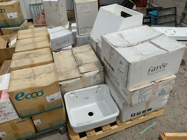Pallet Containing Pedestals and Wash Basins Auction (0006-9057140 ...