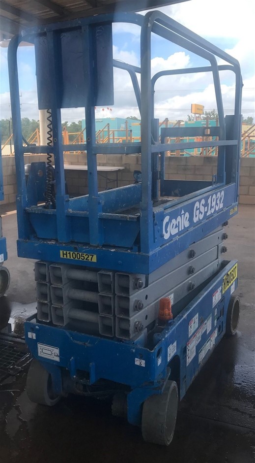 2014 Genie GS1932 Scissor Lift - 19ft (5.7m) - Electric DARWIN Auction ...