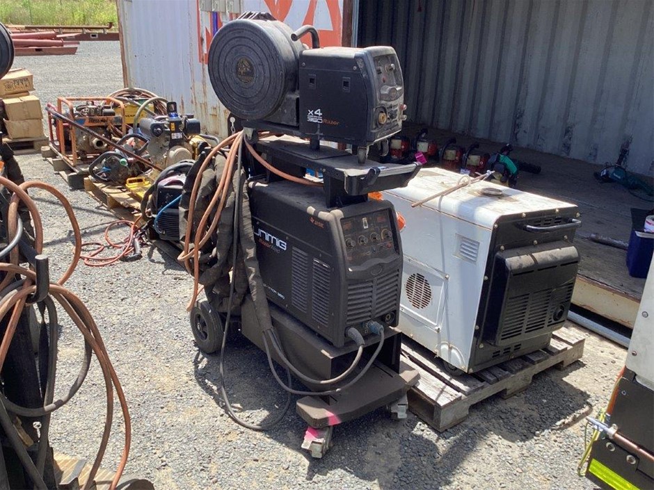 Unimig 350 Razor Weld Welder with X4 350 Wire Feeder Auction (0022 ...