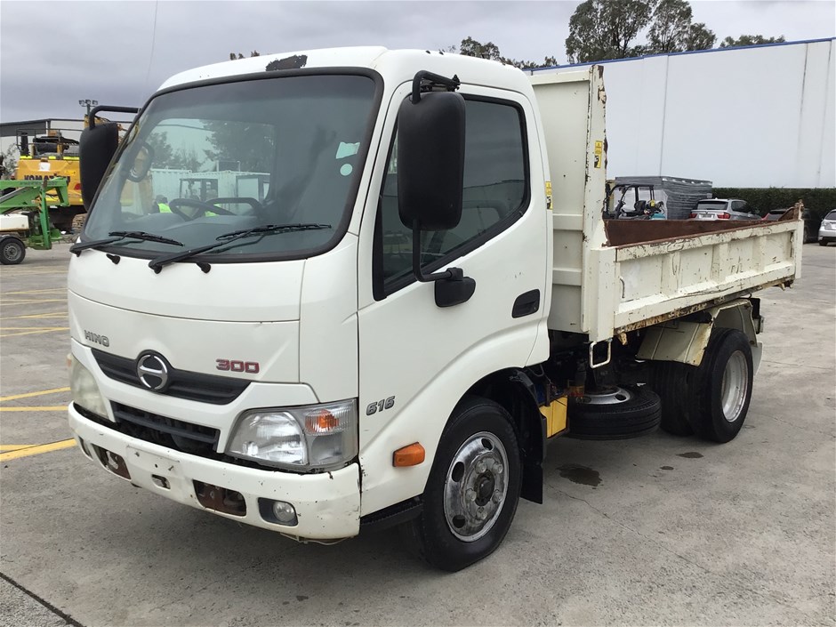 2013 Hino 300 4 x 2 Tipper Truck Auction (0006-5059492) | Grays Australia