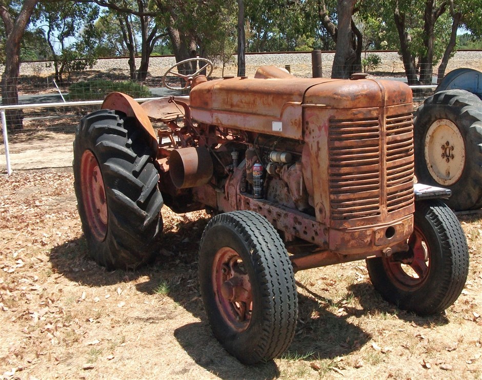 Internat Harv McCormick AOS-6 Tractor Auction (0001-9056877) | Grays ...