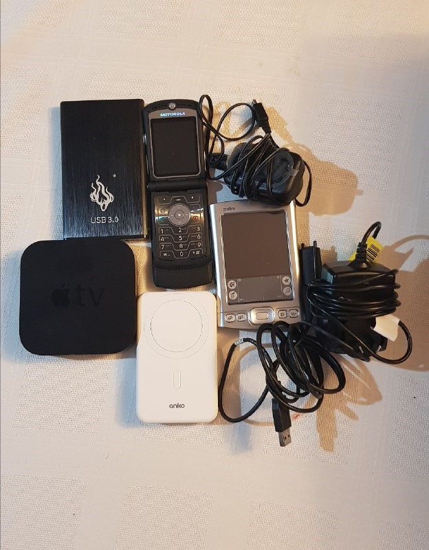 Misc Electronic Gadgets Auction (0005-2565910) | Grays Australia