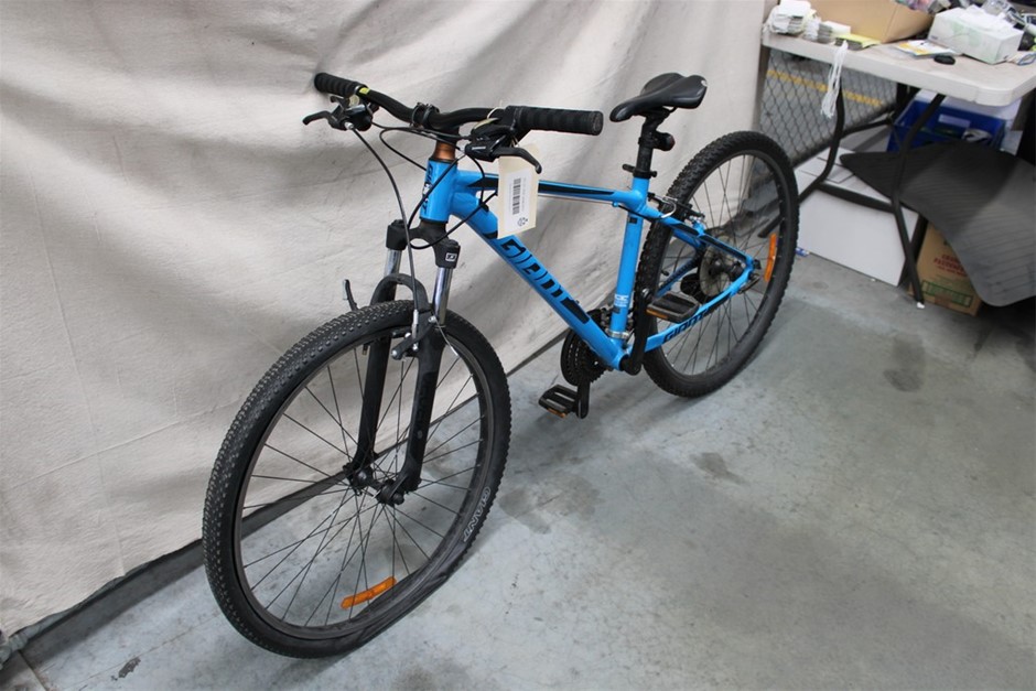 Giant Blue Mountain Bicycle Auction (0072-9057391) | Grays Australia