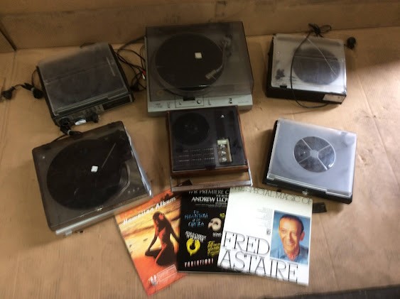 Fission Mixed Brand Turntable System Player and CDs *6 Auction (0023 ...