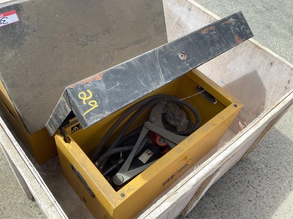 Mini Macaw Pipe Cracker Auction (0029-7056190) | Grays Australia