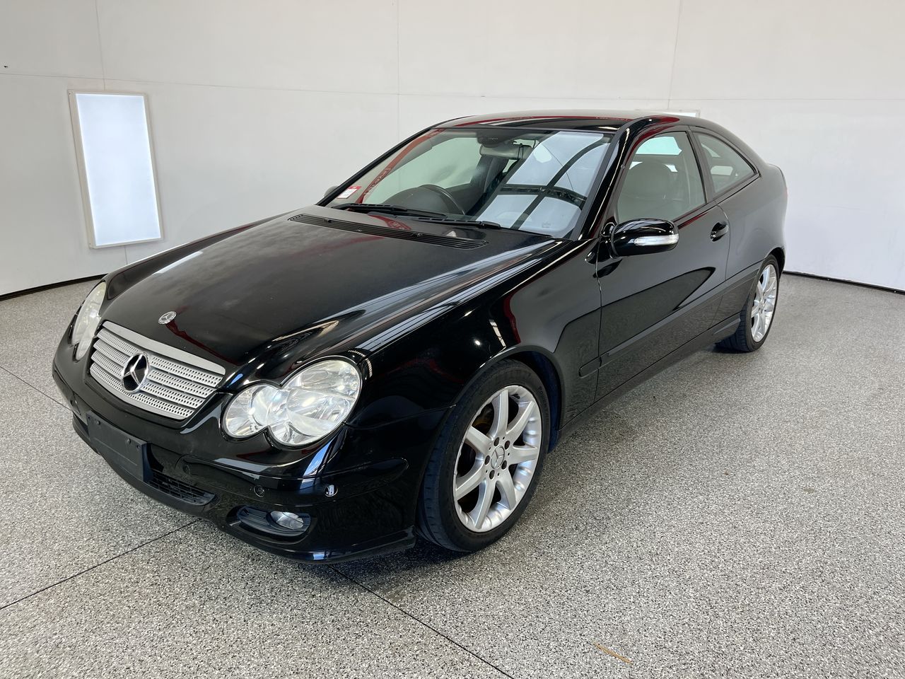2005 Mercedes Benz C180 Kompressor CL203 Automatic Coupe Auction (0001 ...