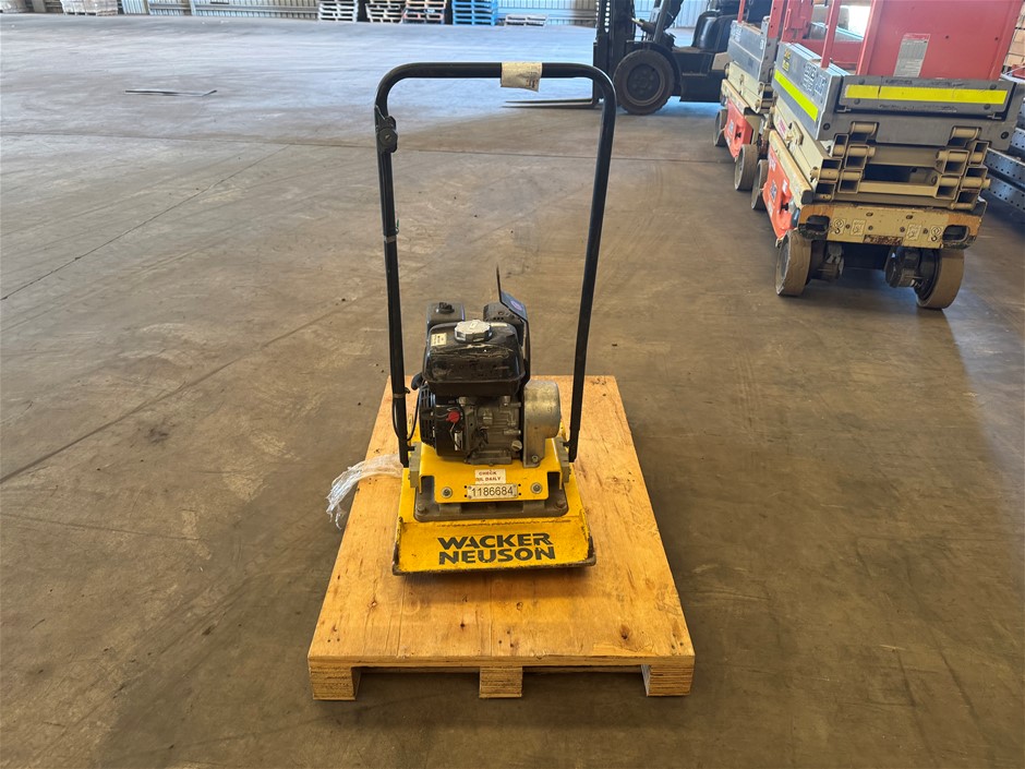 2016 Plate Compactor Small Petrol Honda Wacker Neuson Auction (0016 ...