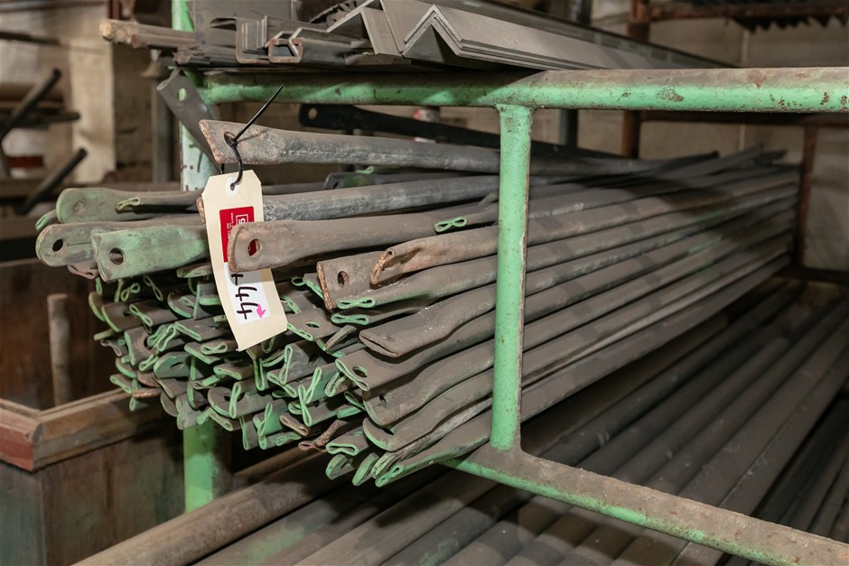 Scaffolding Cross Brace Bars (Large Qty)And Stillage Auction (0444 ...