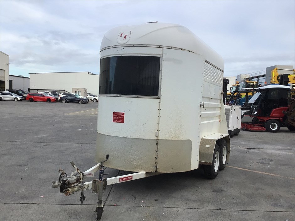 2006 Kara Kar XL Straight Tandem Horse Float Trailer Auction (0051 ...