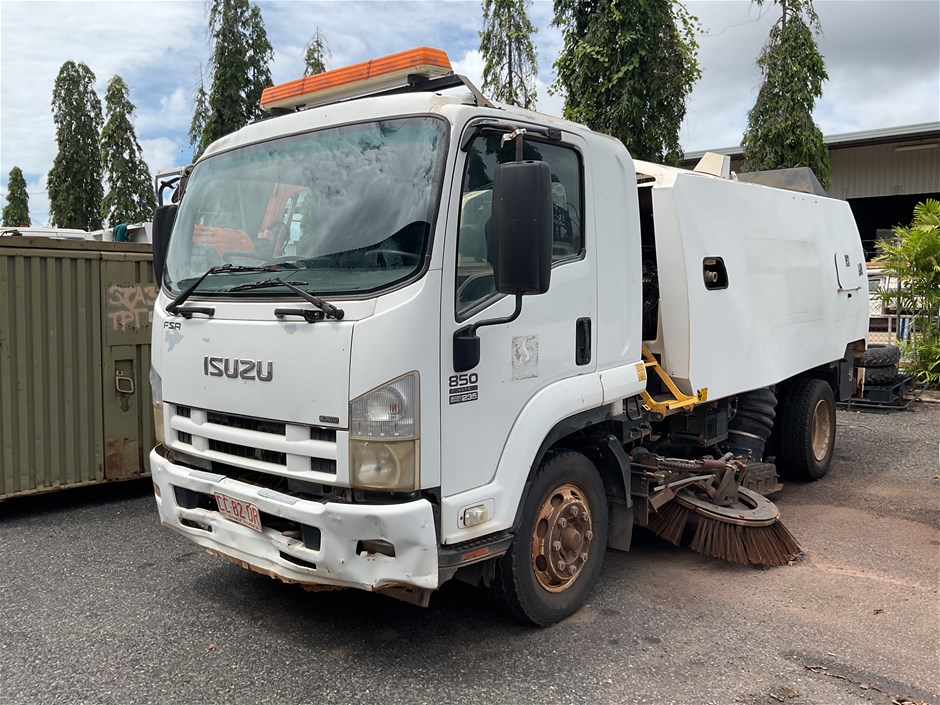 2009 Isuzu FH 4 x 2 Dual Steer Sweeper Truck Auction (0001-8020791 ...
