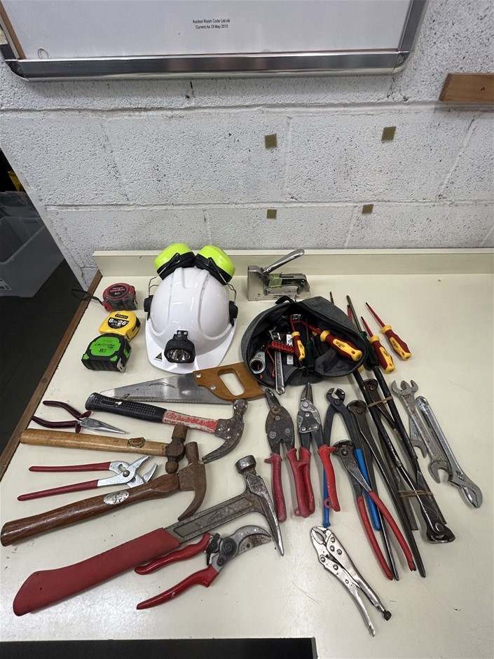 Quantity of Assorted Hand Tools including Screwdrivers