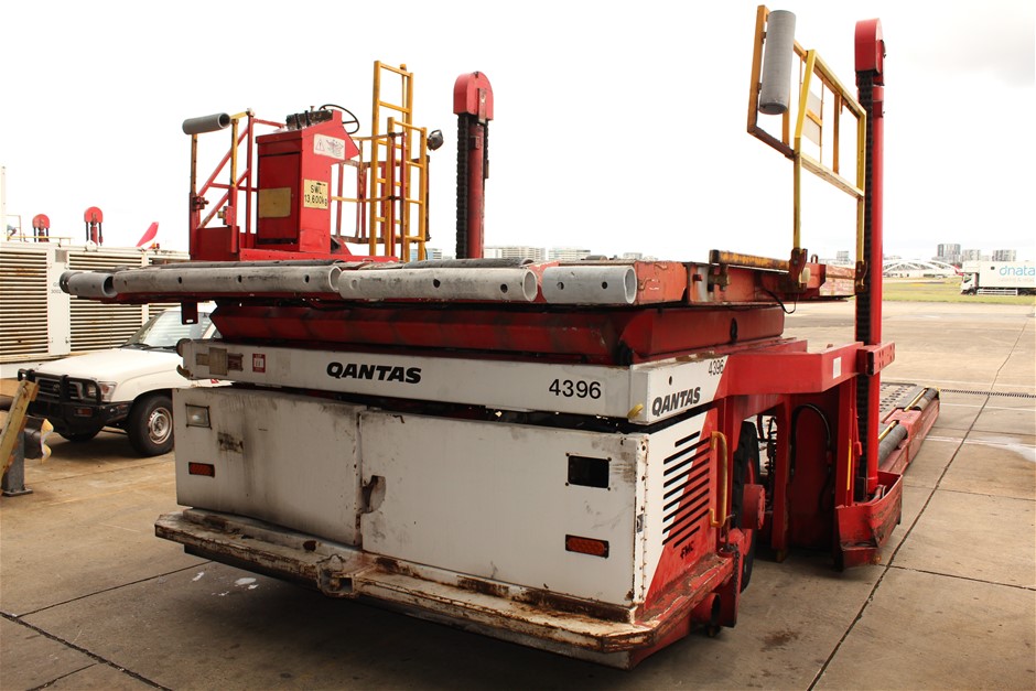 1985 FMC Commander 30 Freight Aircraft Universal Pallet Loader Auction ...