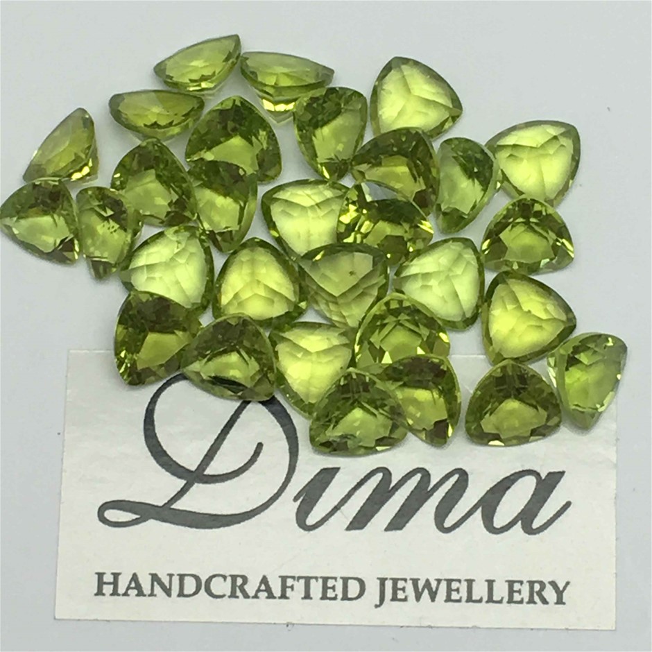 40.24ct Peridot Triangle Thirty Stones Auction (0003-2569044) | Grays ...
