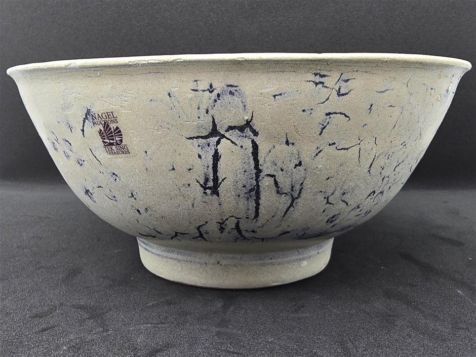 LARGE TEK SING TREASURE SHIPWRECK GLAZED BLUE AND WHITE BOWL Auction ...