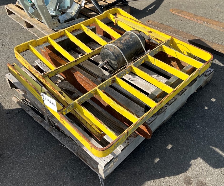 2 x Hyster Counterbalance Fork Tynes and Back rest Auction (0069 ...
