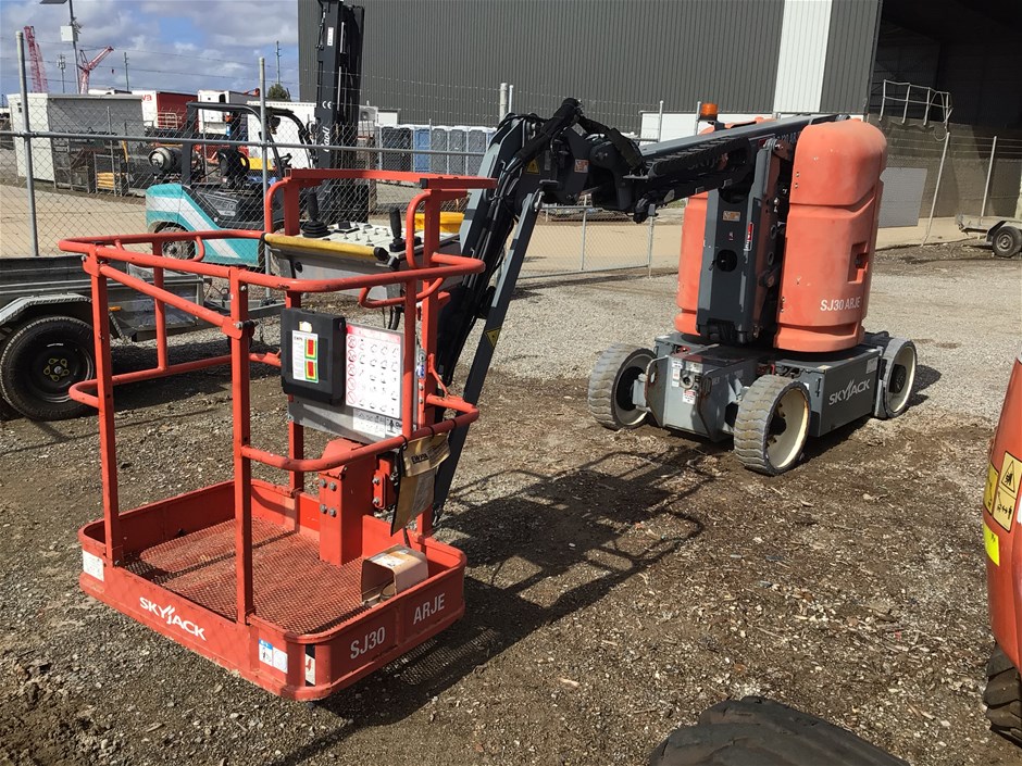 2017 SkyJack SJ30 ARJE Knuckle Boom Lift Auction (0022-7057568) | Grays ...