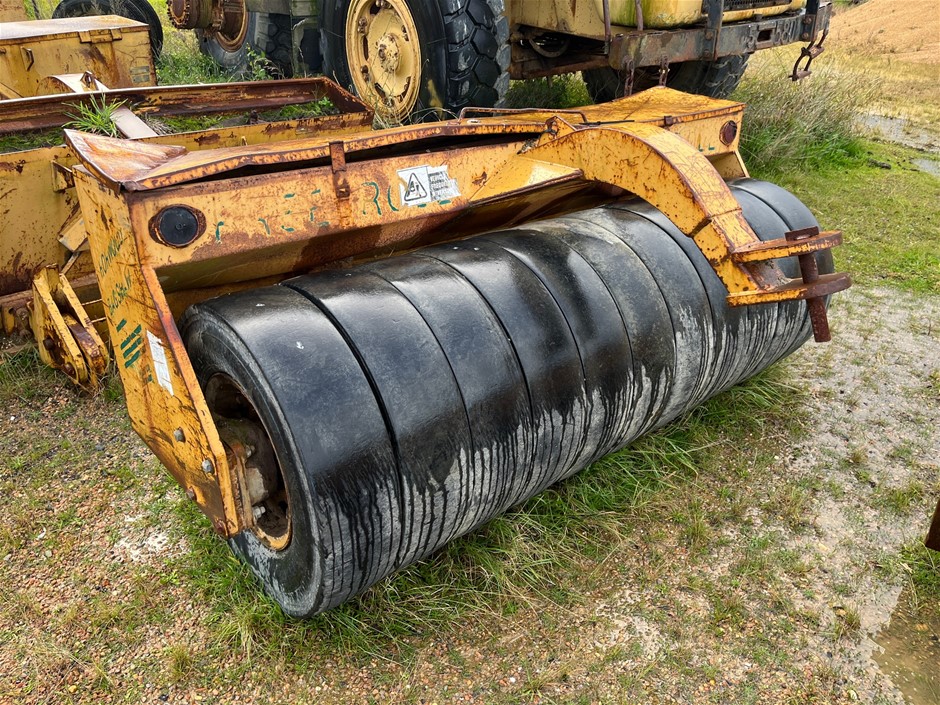 Horwood Bagshaw Grader Mount Free Roll Tow Behind Multi Tyred Roller ...
