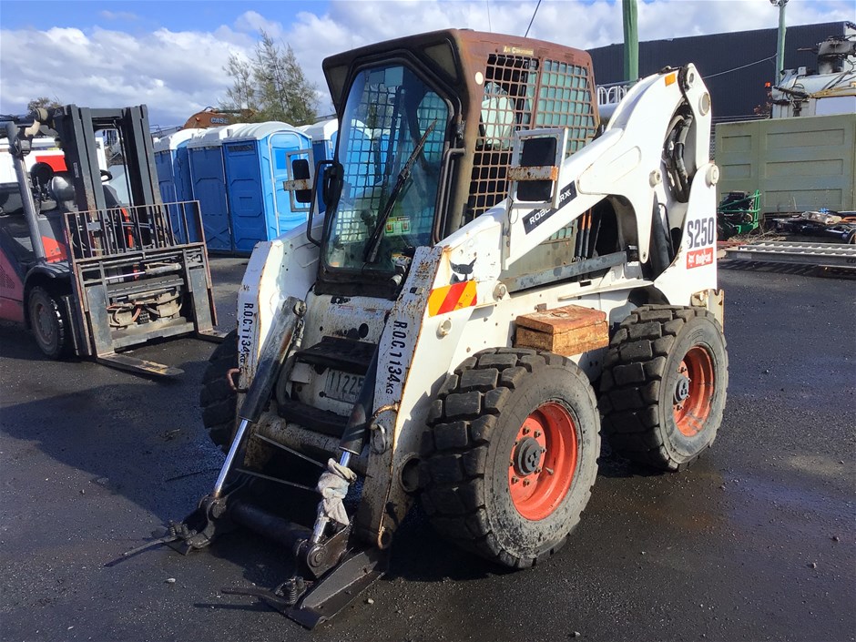 Bobcat S250 Skid Steer Loader (Wheeled) Auction (0004-5061082) | Grays ...