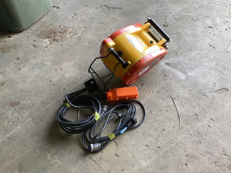 Toho Mini Electric Winch Auction (0072-7058951) | Grays Australia