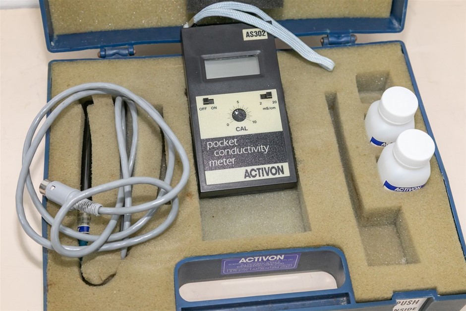 Conductivity Meter With Probe And Case Auction (0147-5060291) | Grays ...