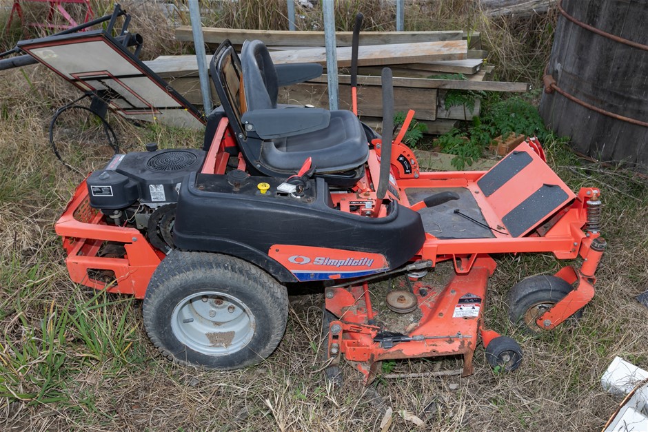 Simplicity 44" Ride On Mower Auction (0041-5060521) | Grays Australia