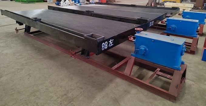 2 x Vibrating (Shaking) Tables 6-S, 10T per hour (Unused) Auction (0002 ...