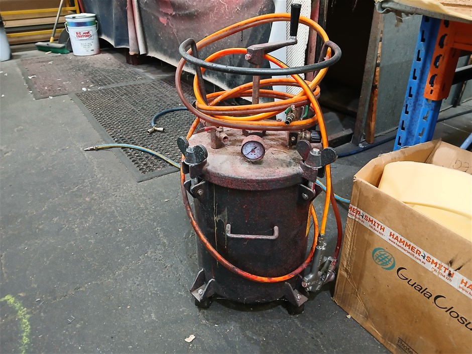 Mobile airless spray pot Auction (0021-5061282) | Grays Australia