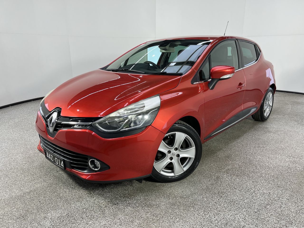 2013 Renault Clio Dynamique Automatic Hatchback Auction (0001-21058060 ...