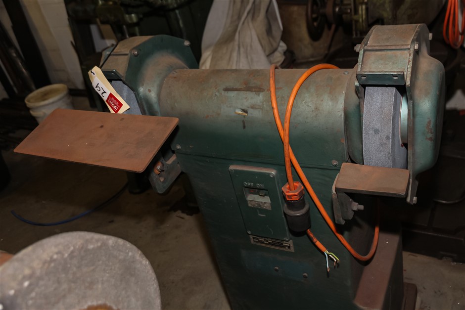 Universal U12 Double Ended Pedestal Grinder Auction (0029-5061518 ...
