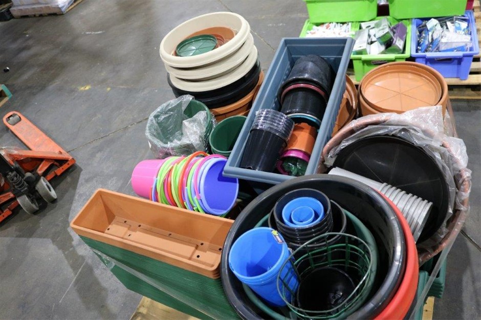 Assorted Plant Pots Round & Rectangular Auction (0026-3036091) | Grays ...