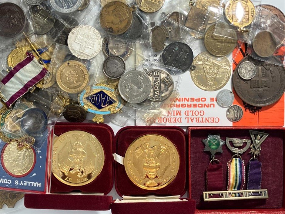 Approx. 63 x Assorted AU & NZ Commemorative Medals/Badges Auction (3639 ...