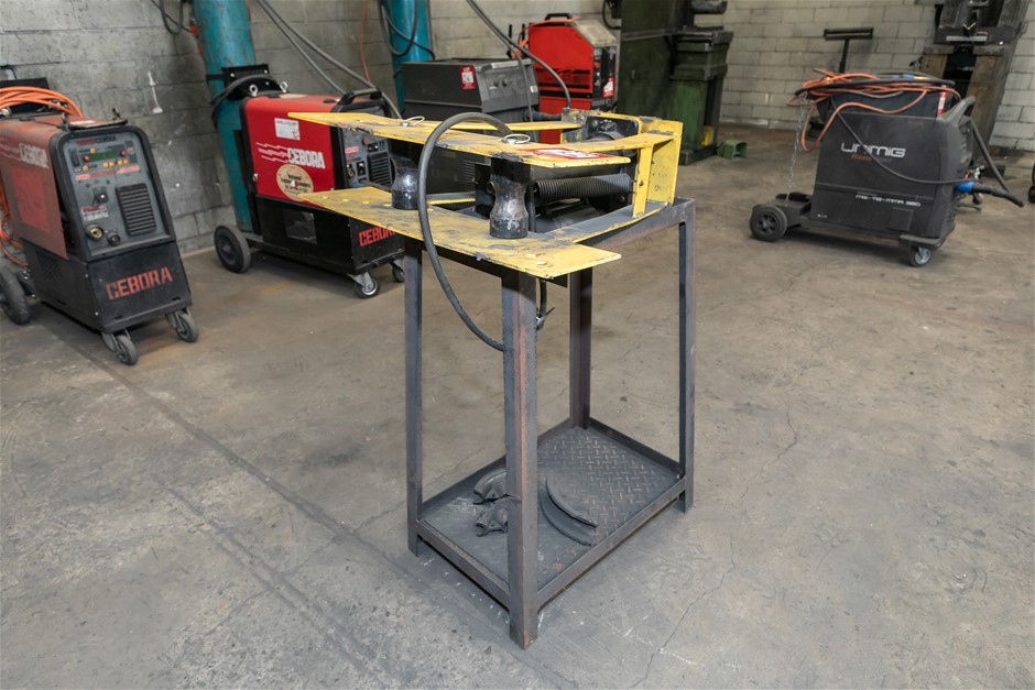 700 Hydraulic Pipe Bender with Stand Auction (0032-5062169) | Grays ...